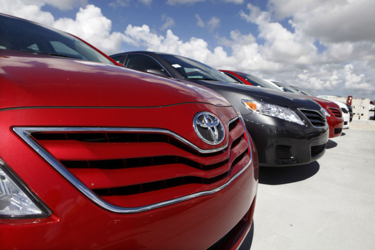 Auto sales rise as small cars enjoy summer surge - The Sumter Item