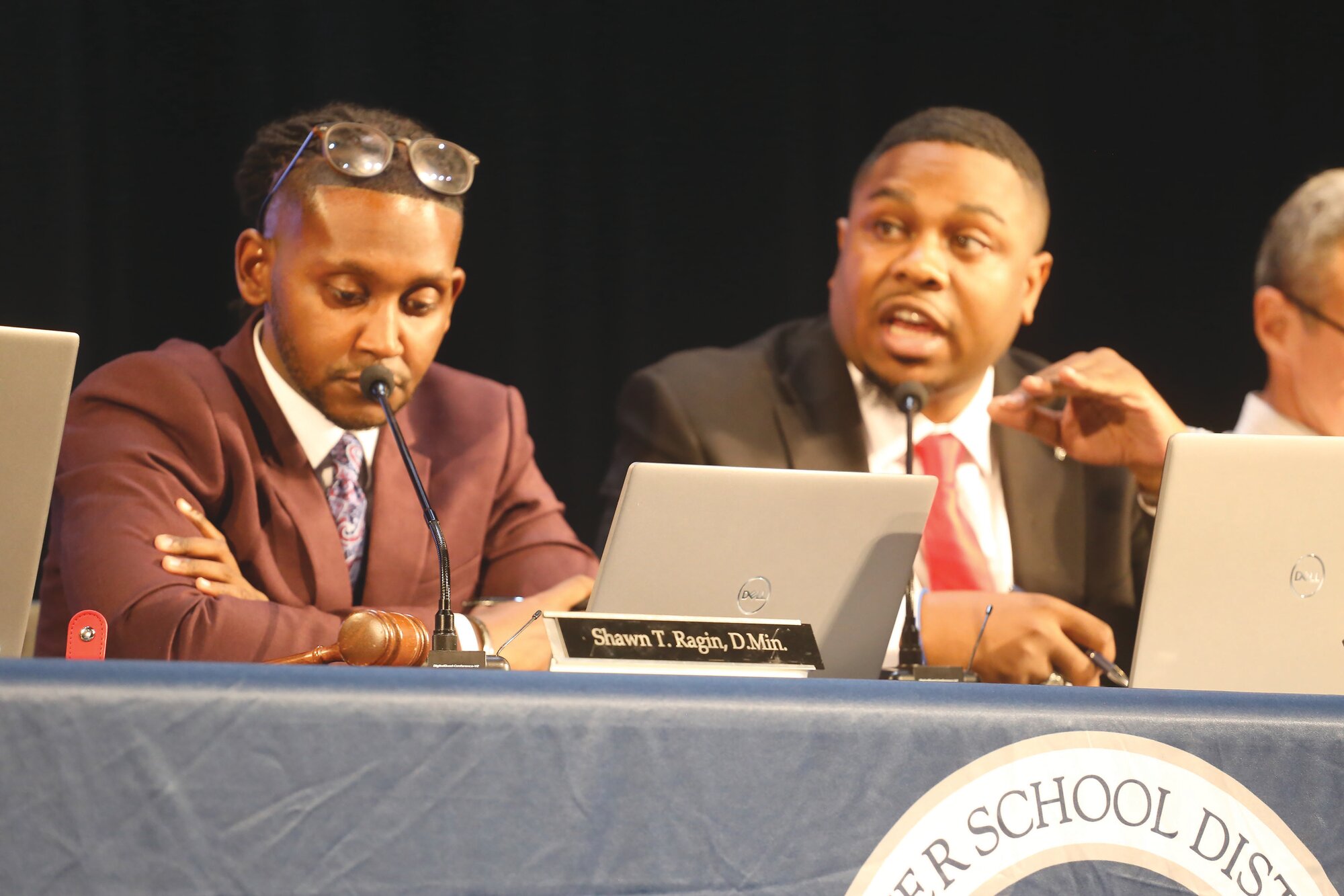 In 5-4 vote, trustees approve rezoning schools' attendance lines to ...