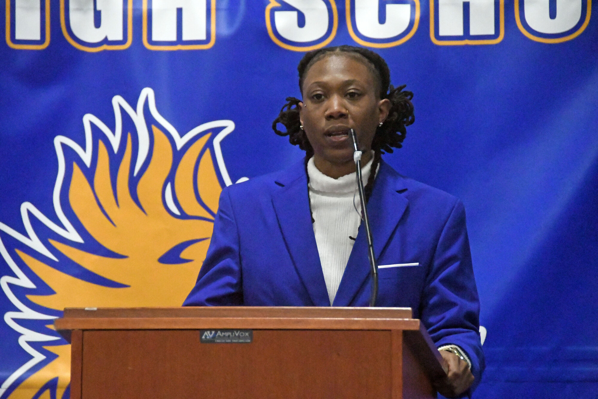Sumter High welcomes 5 into athletic hall of fame - The Sumter Item