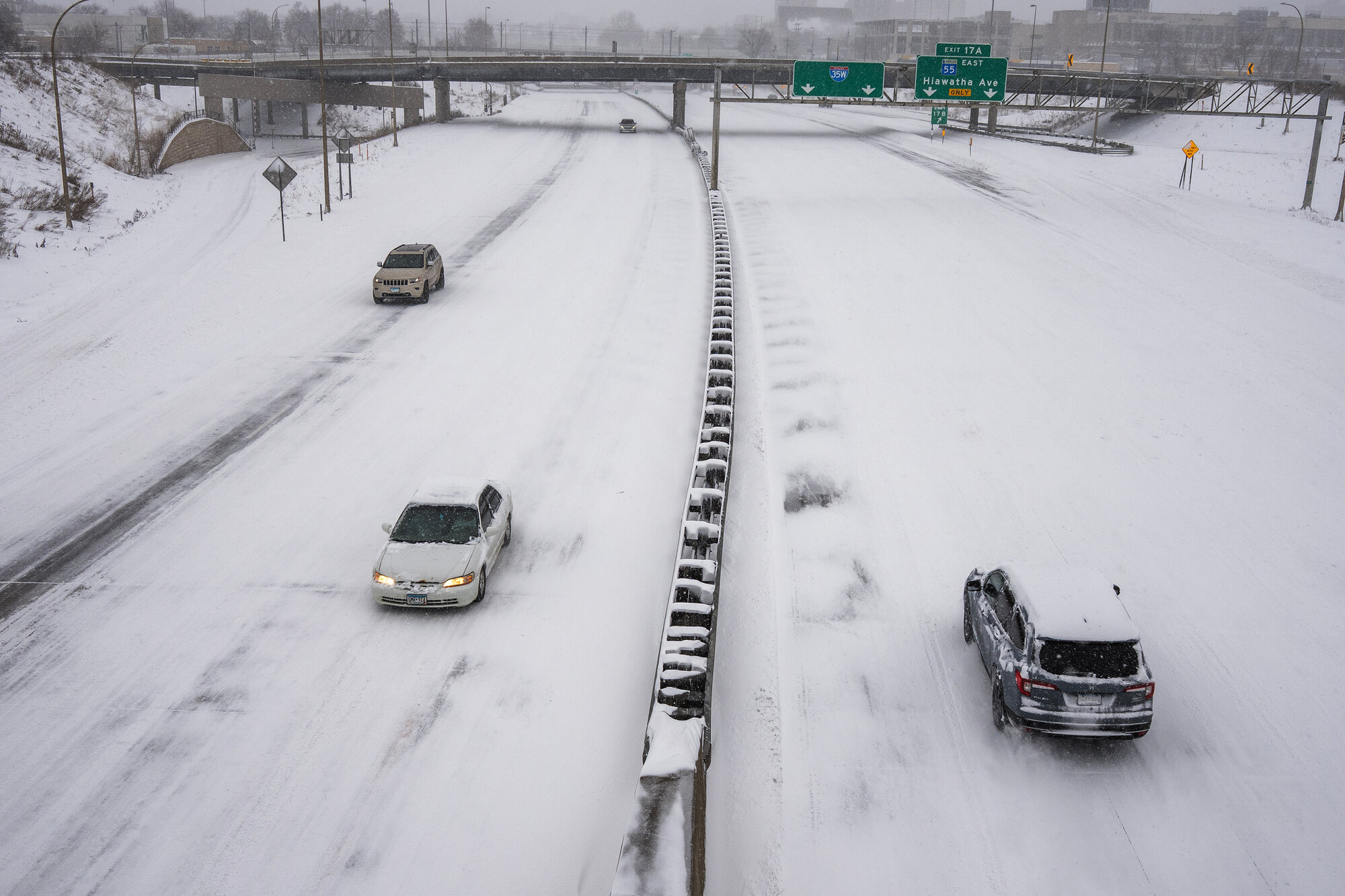 Severe storms pummel parts of US with snow and high winds and raise ...