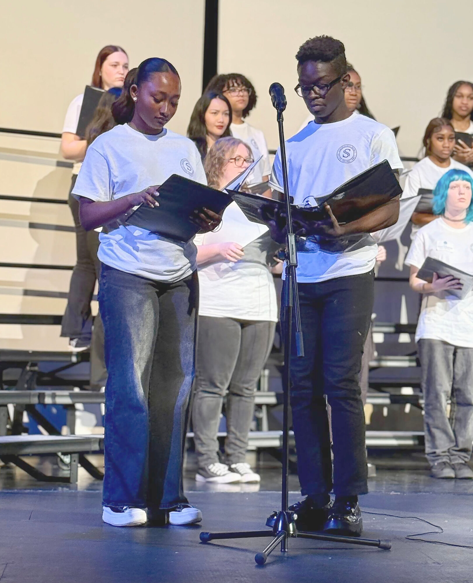 Sumter elementary, middle, high school students sing for community at ...