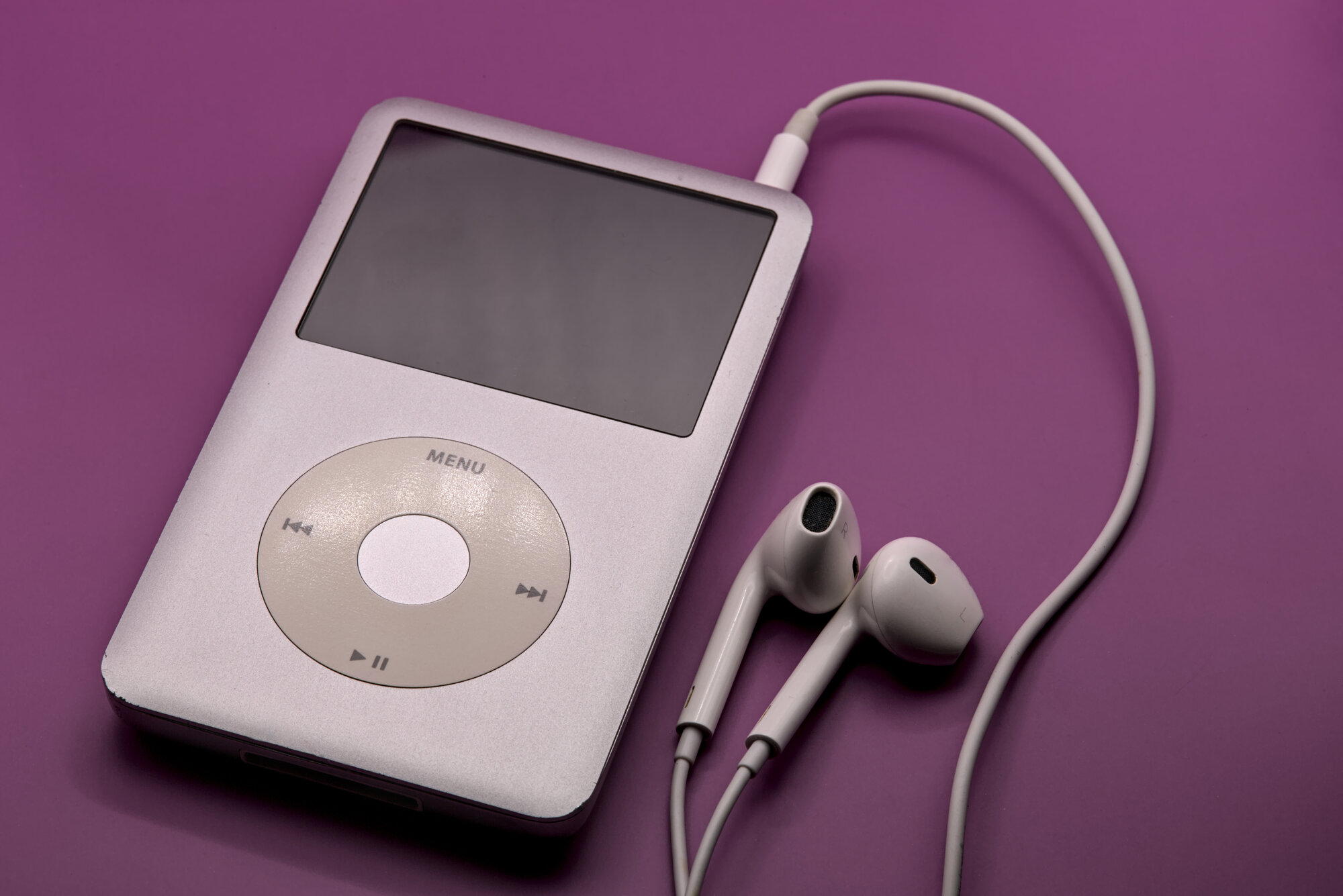 A new generation is reviving the iPod for distraction-free listening ...